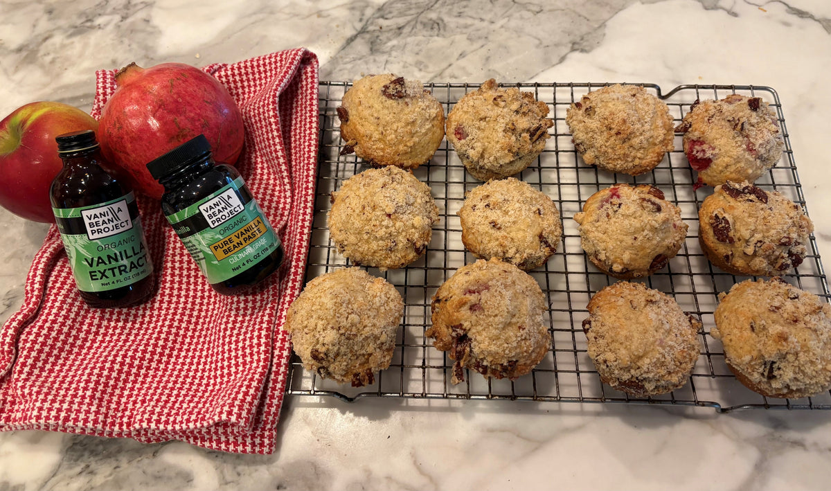 Raspberry Muffins with Vanilla Pecan Topping – Vanilla Bean Project